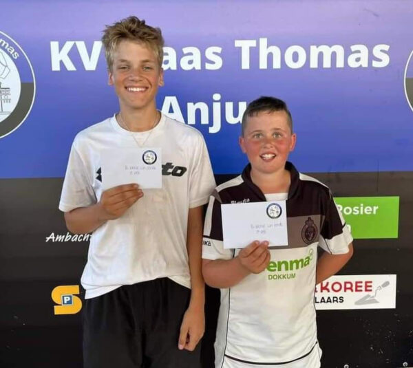 Vanuit Anjum alwaar zich 12 partuur zich op hadden gegeven, keerde ...